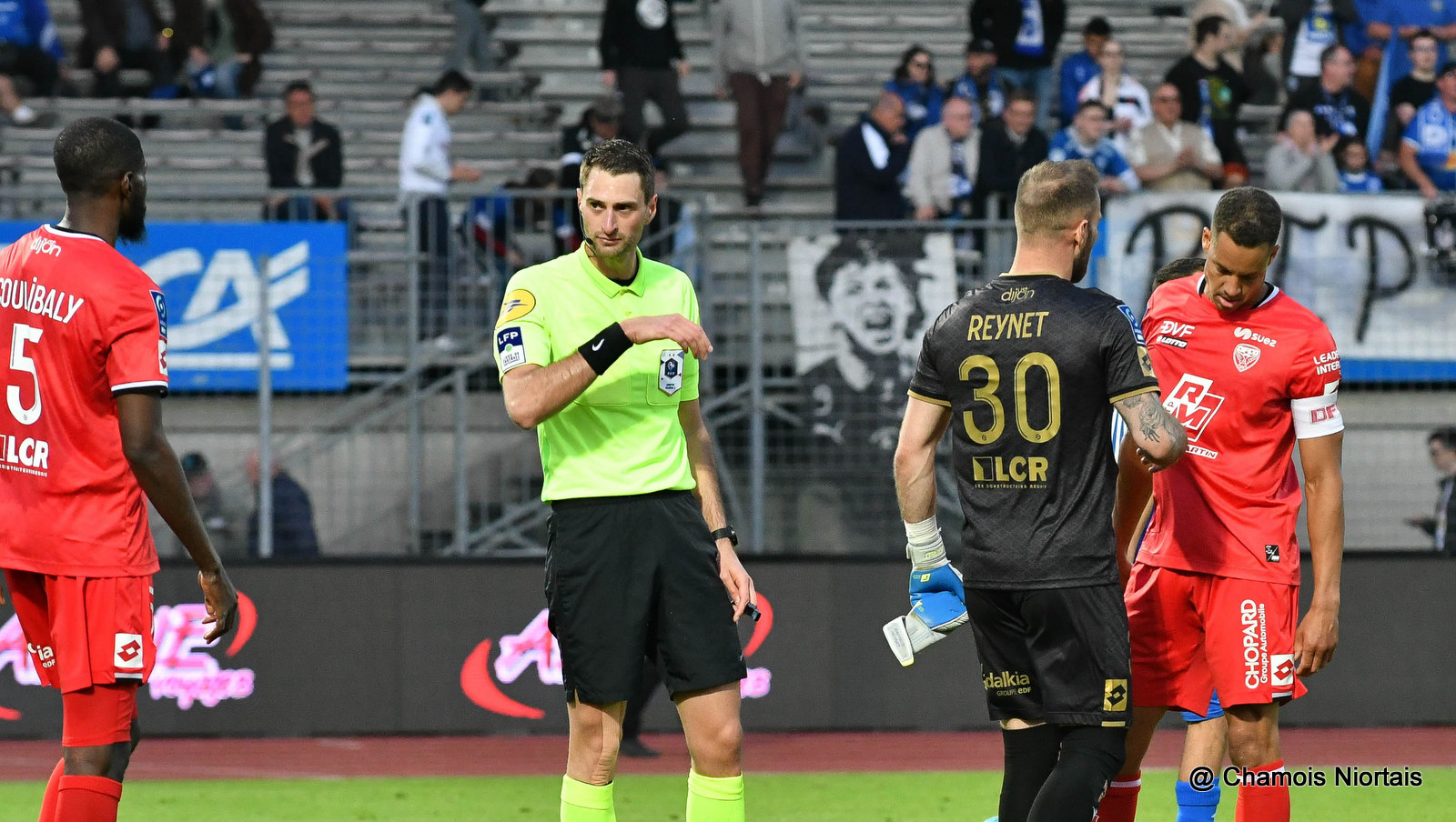 Pierre Legat au sifflet de DFCO - SM Caen - DFCO