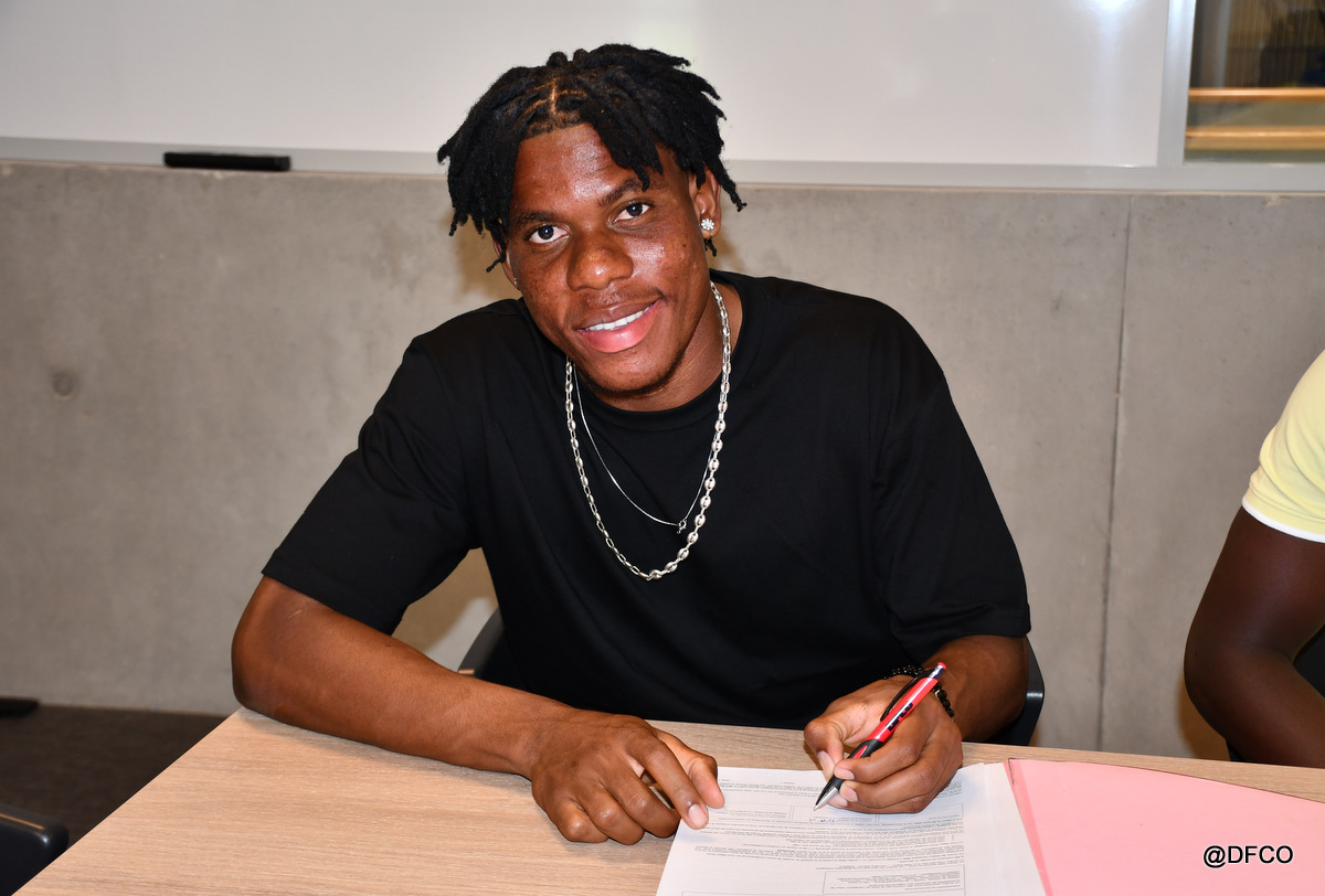 Cyriaque Irié signe son premier contrat pro ! - DFCO